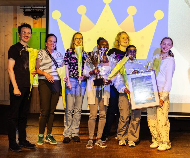 Jolanda Reedijk van SVP Schoonmaak en team Leeuwarden van Breedweer ...