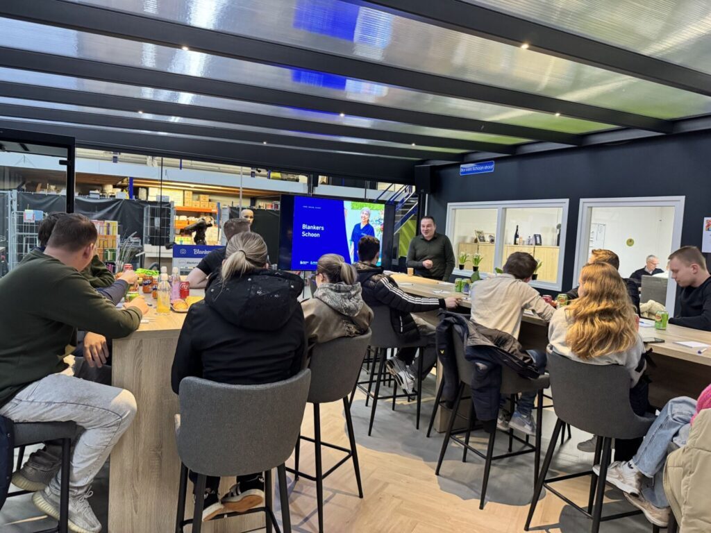 Blankers Schoon ontvangt studenten | Schoonmaakjournaal